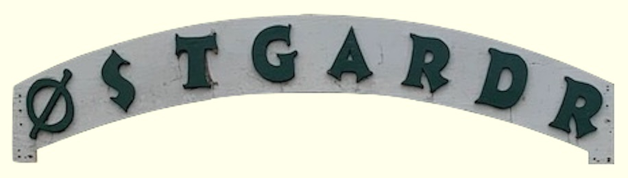 Putting Up The Pennsic Camp Gate – Tyddyn Ystradfflyr