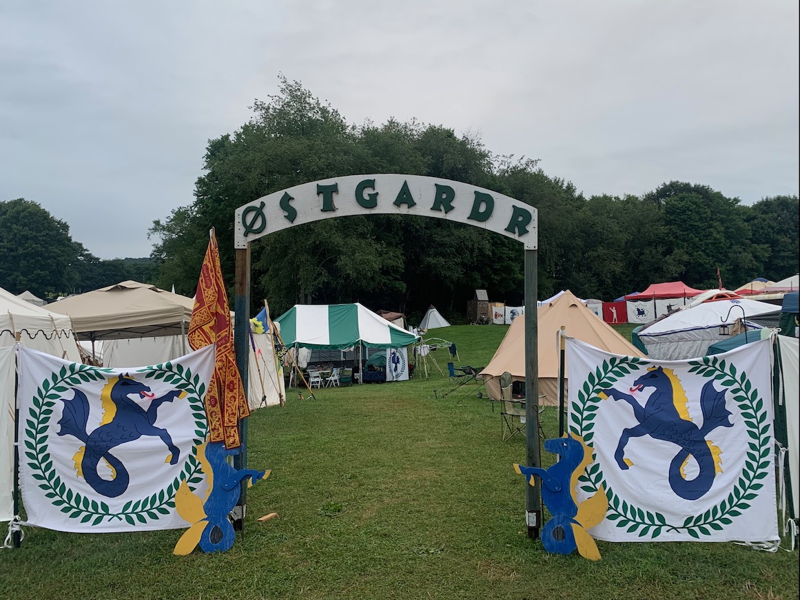 Putting Up The Pennsic Camp Gate – Tyddyn Ystradfflyr